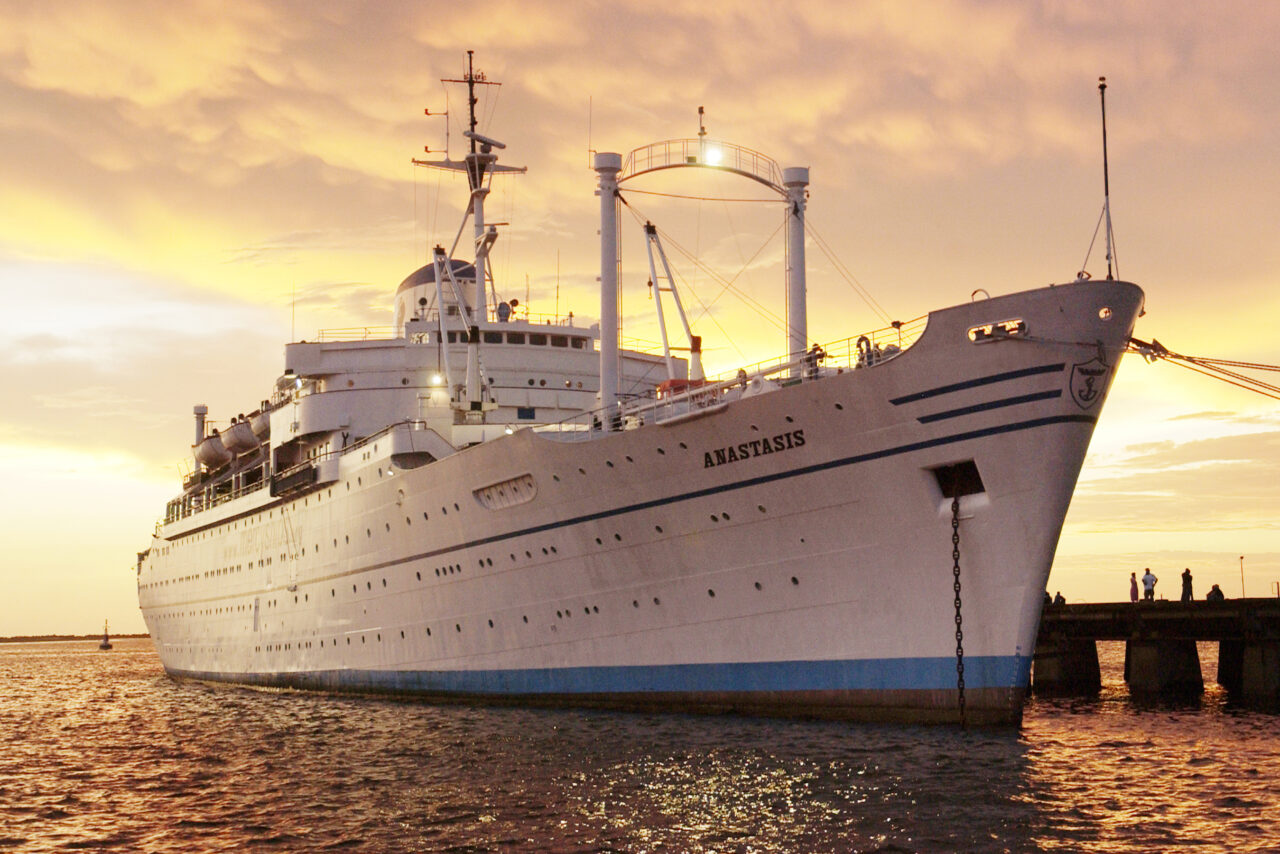 45 Years of Mercy Ships: Looking Back and Dreaming of the Future ...